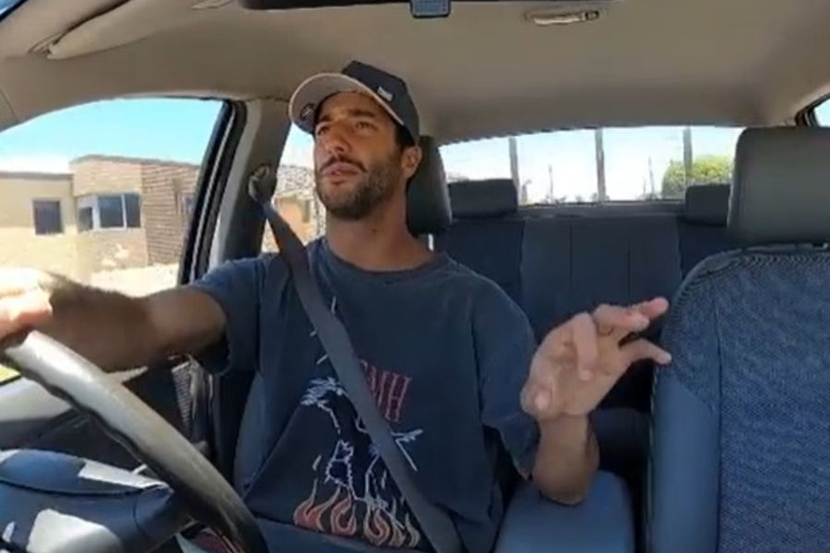 VIDEO: HAHA! Daniel Ricciardo gaat swingend de testweek in! - GPFans.com