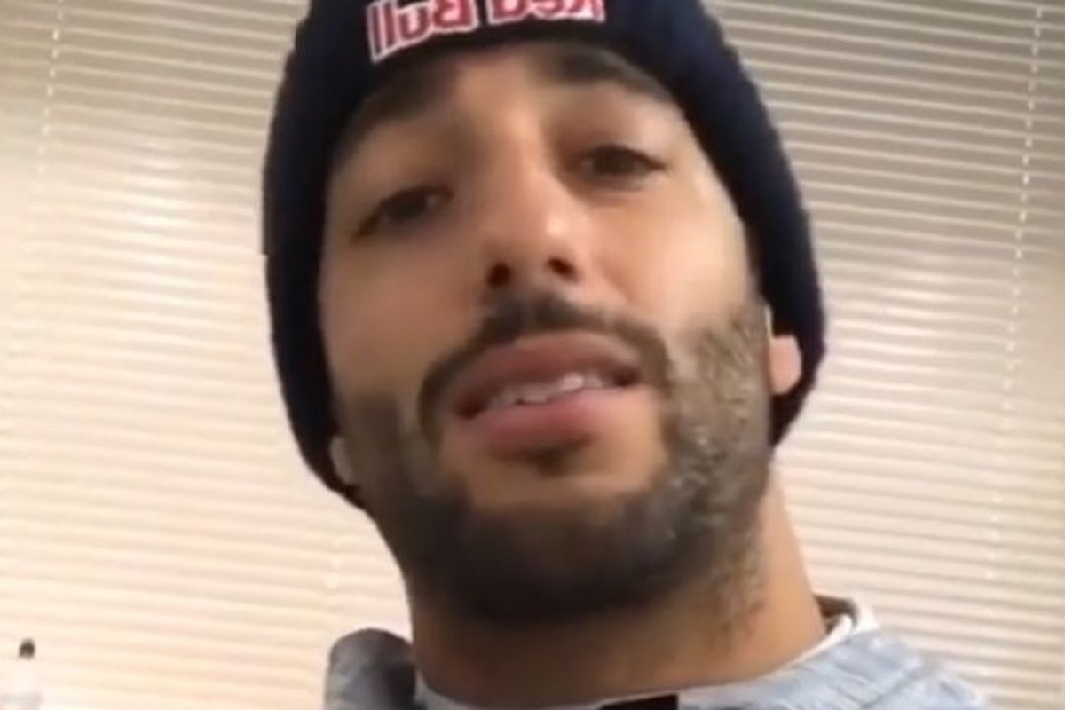 VIDEO: HAHA! Daniel Ricciardo toont zijn zangkunsten! - GPFans.com