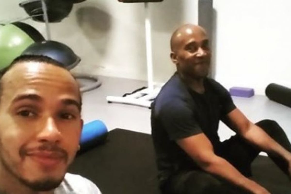 FOTO: Lewis Hamilton traint met zijn vader - GPFans.com