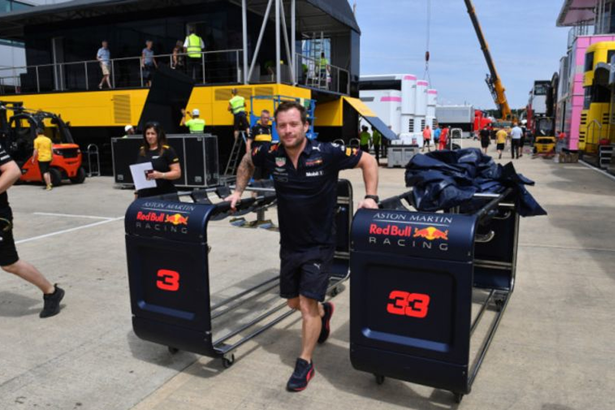 IN BEELD: Teams komen aan op Silverstone - GPFans.com