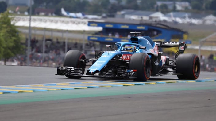 I saw the Alpine A110 today and some other cars : r/formula1